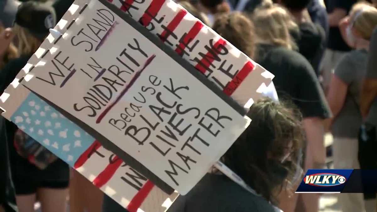 Muhammad Ali's widow encourages protesters to vote