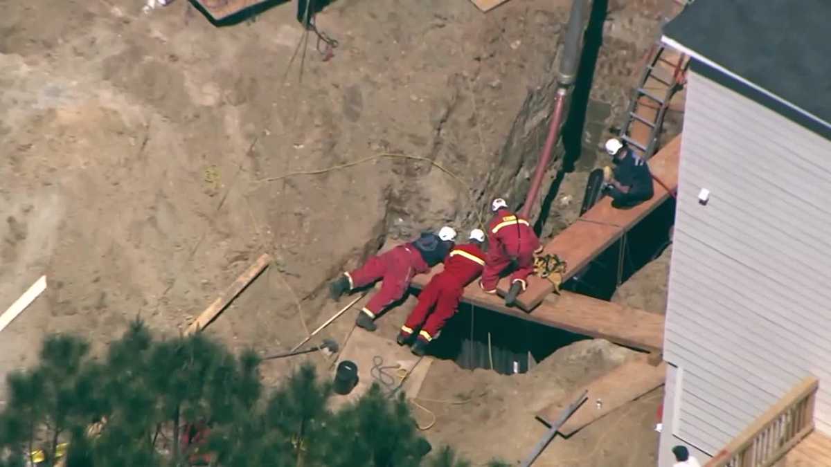 Georgia: Crews rescue construction worker trapped after collapse