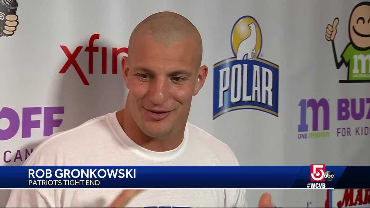 Patriots star Rob Gronkowski gets a haircut for a great cause