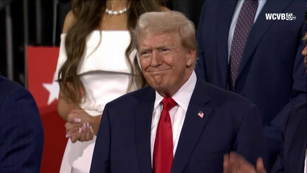 Crowd cheer, chants as Donald Trump enters Republican National Convention