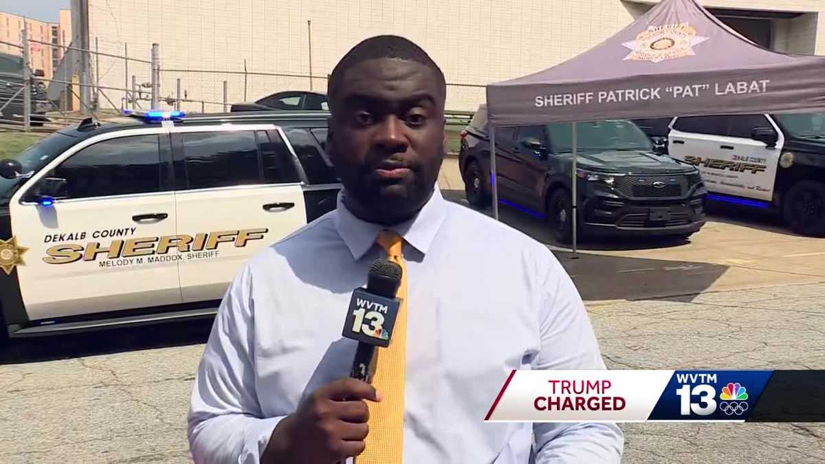 Protesters, supporters swarm Fulton County Jail as Trump set to surrender