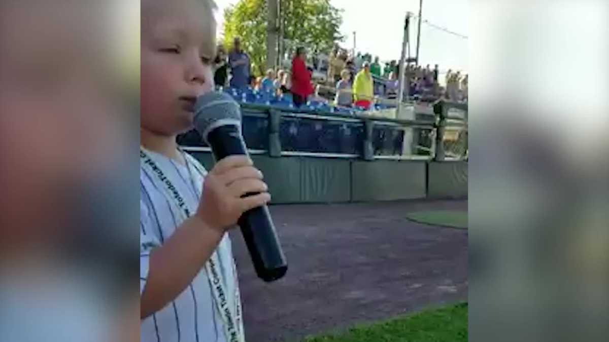 3-year-old sings national anthem in adorable viral video