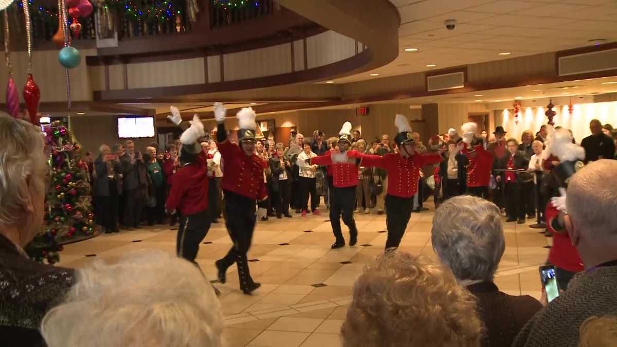 Mobile exclusive: Dancing bellmen excite Galt House crowds