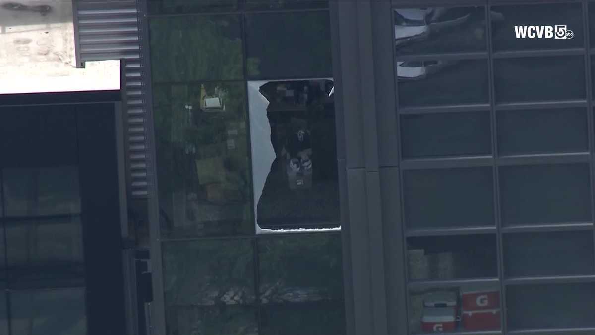 Window pane falls from Boston building