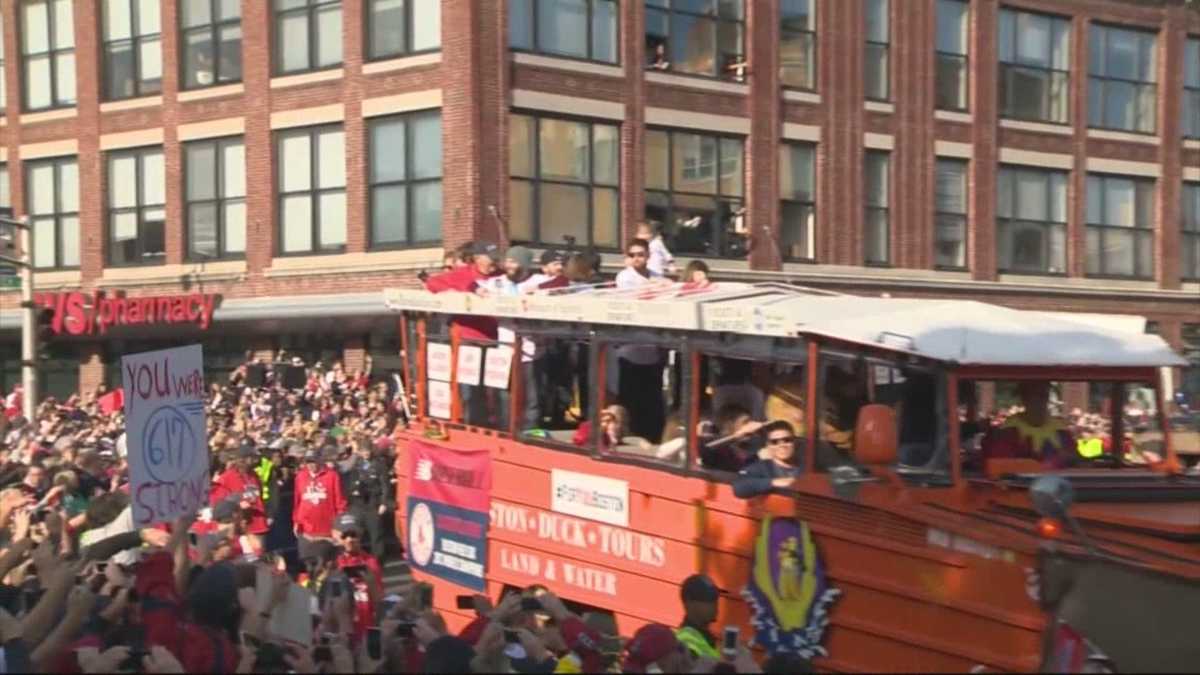 Red Sox hold "Rolling Rally" to celebrate title