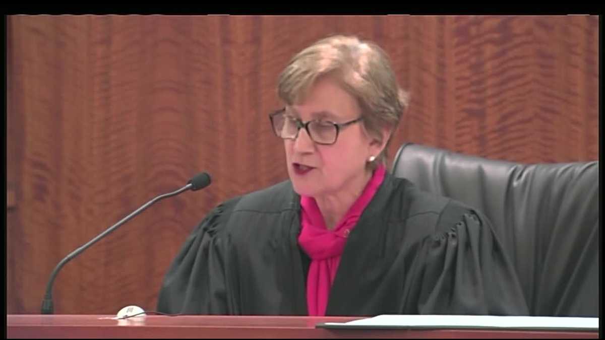 Judge explains ruling to vacate Aaron Hernandez's murder conviction