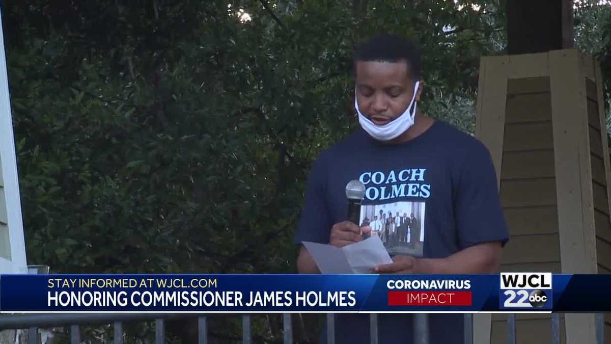 Vigil held Friday for Savannah legend and former County Commissioner James Holmes