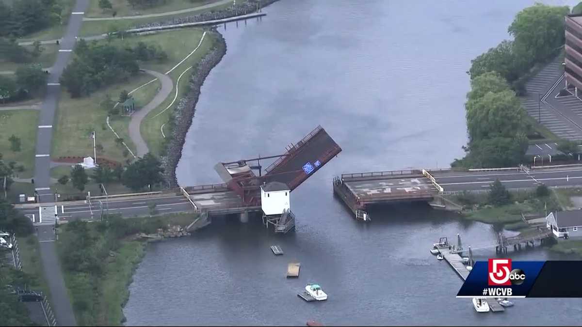 Boston bridge finally fixed after hours being stuck Boston bridge finally fixed after hours being stuck