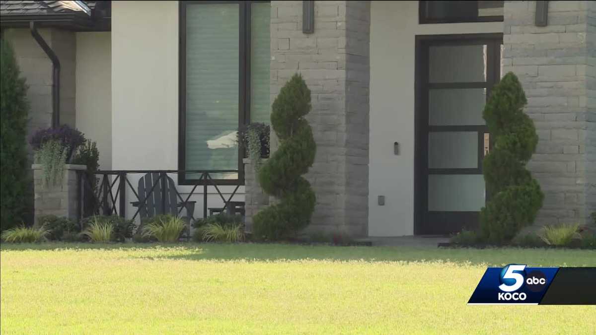 Oklahoma City police investigate apparent murder-suicide at home