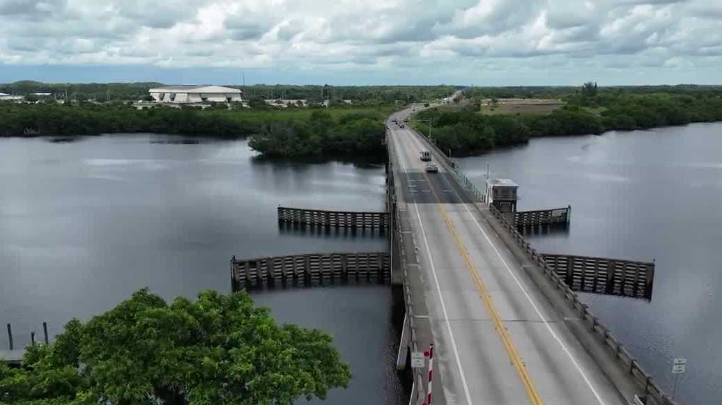 Wilson Pigott Bridge southbound lane remains closed
