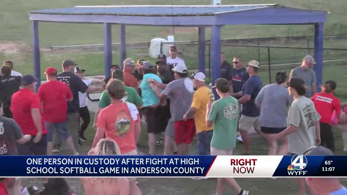 1 charged after fight at high school softball game, deputies say