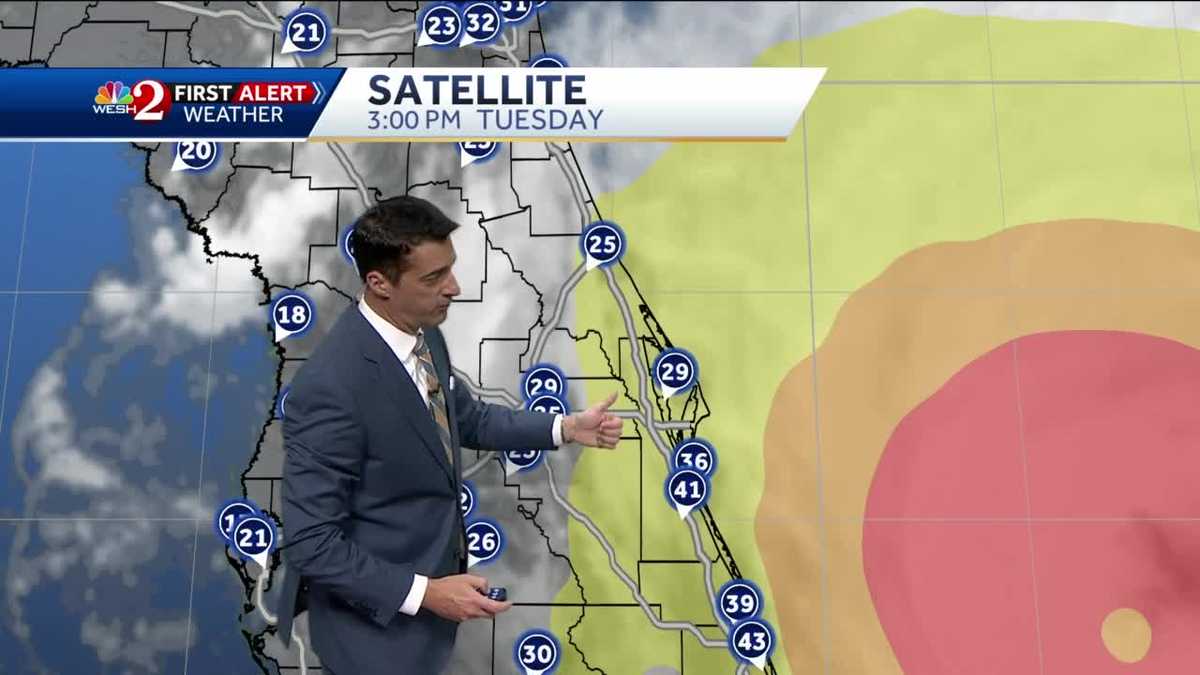 Hurricane Dorian making 33-foot waves