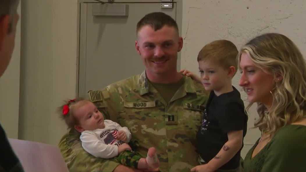 Iowans welcome National Guard unit home from deployment in Middle East