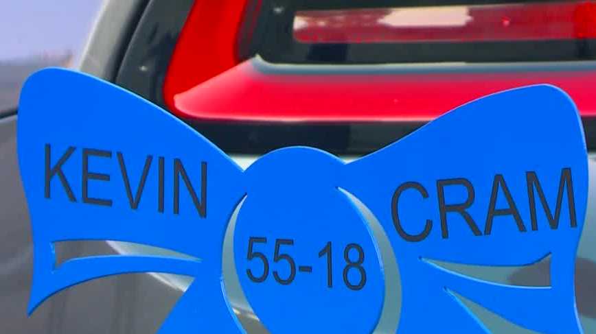 'Homegrown hero': Hundreds gather at vigil for slain Algona police ...