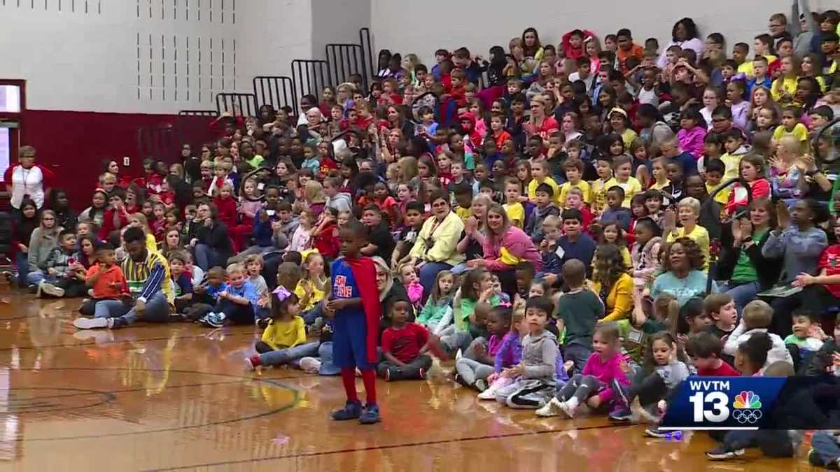 Austin Perine shows love at Hoover's Rocky Ridge Elementary School