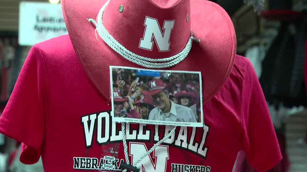 Husker fans pick up last-minute gear for big match on Sunday