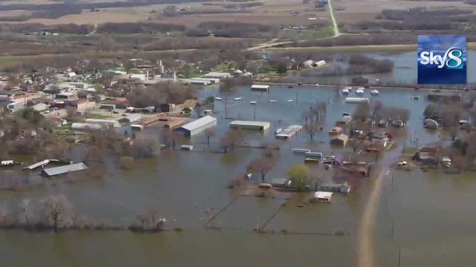 Army Corps will allow Iowa town to raise flood levee by 8 feet