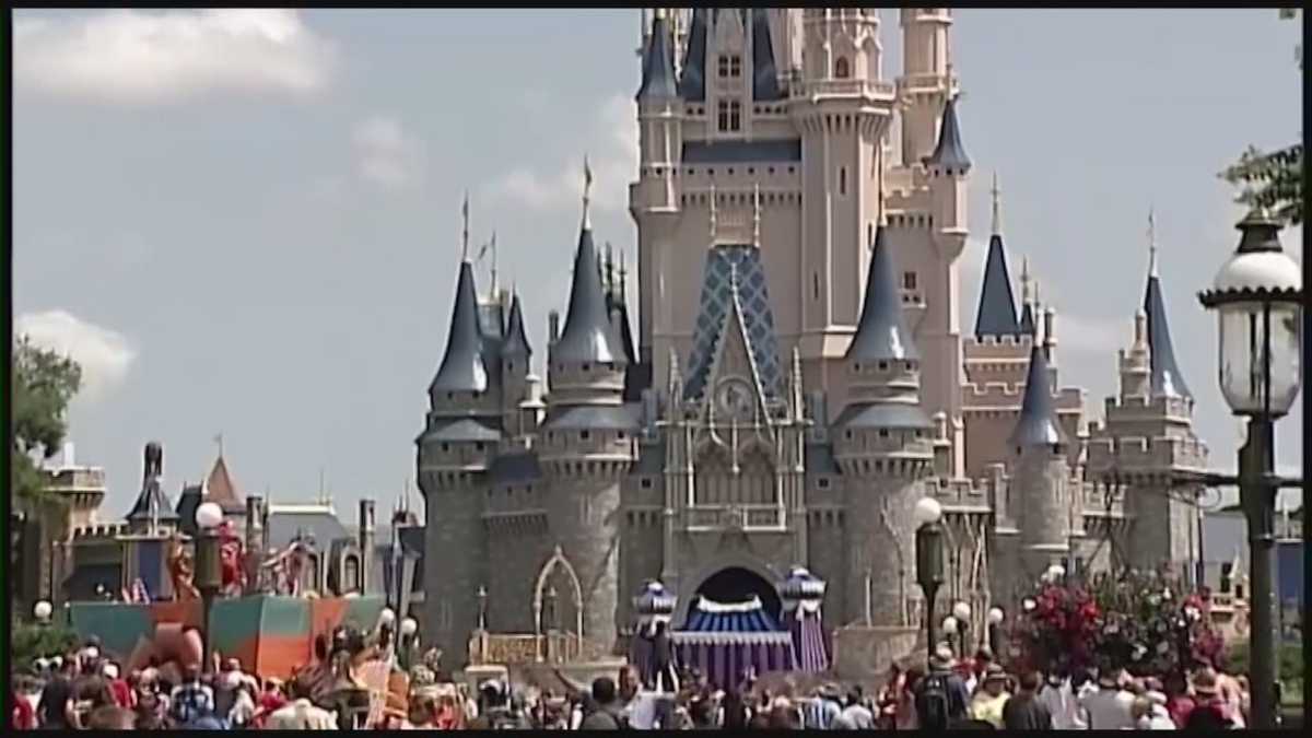 Employee sues Walt Disney World, claiming discrimination