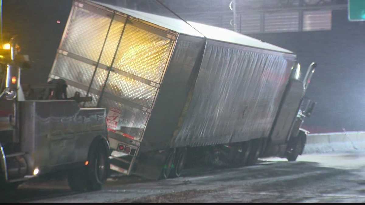 Morning crash closed 62nd Street Bridge