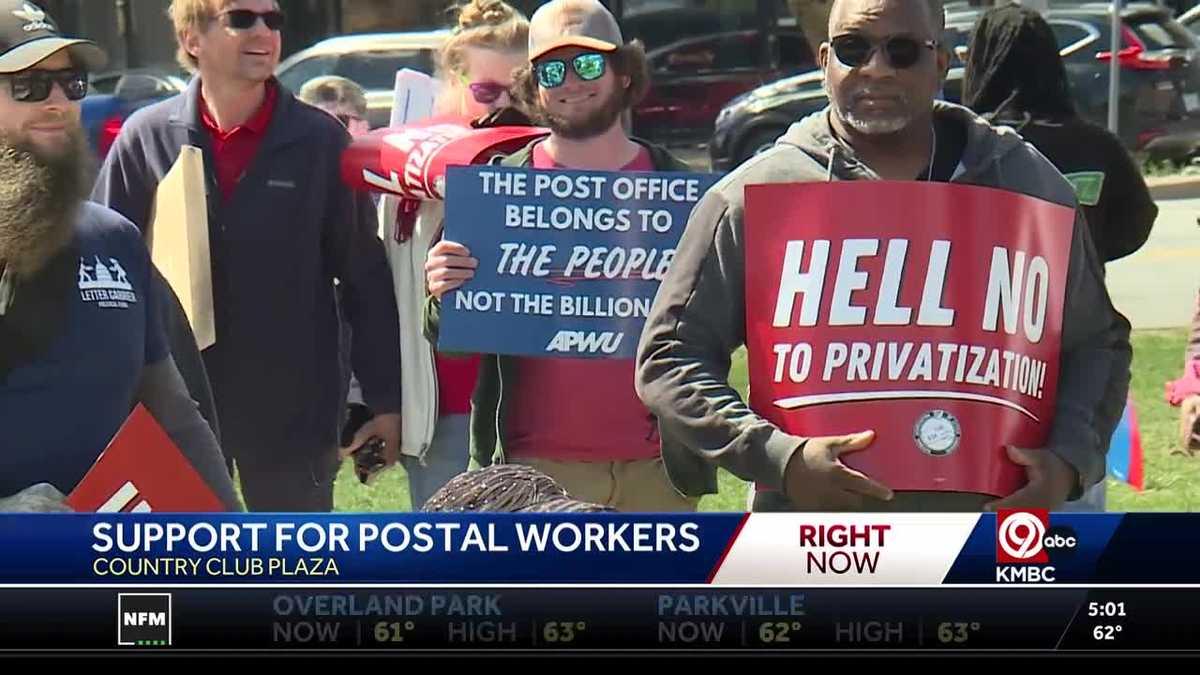 Postal workers rally in Kansas City against push to privatize USPS