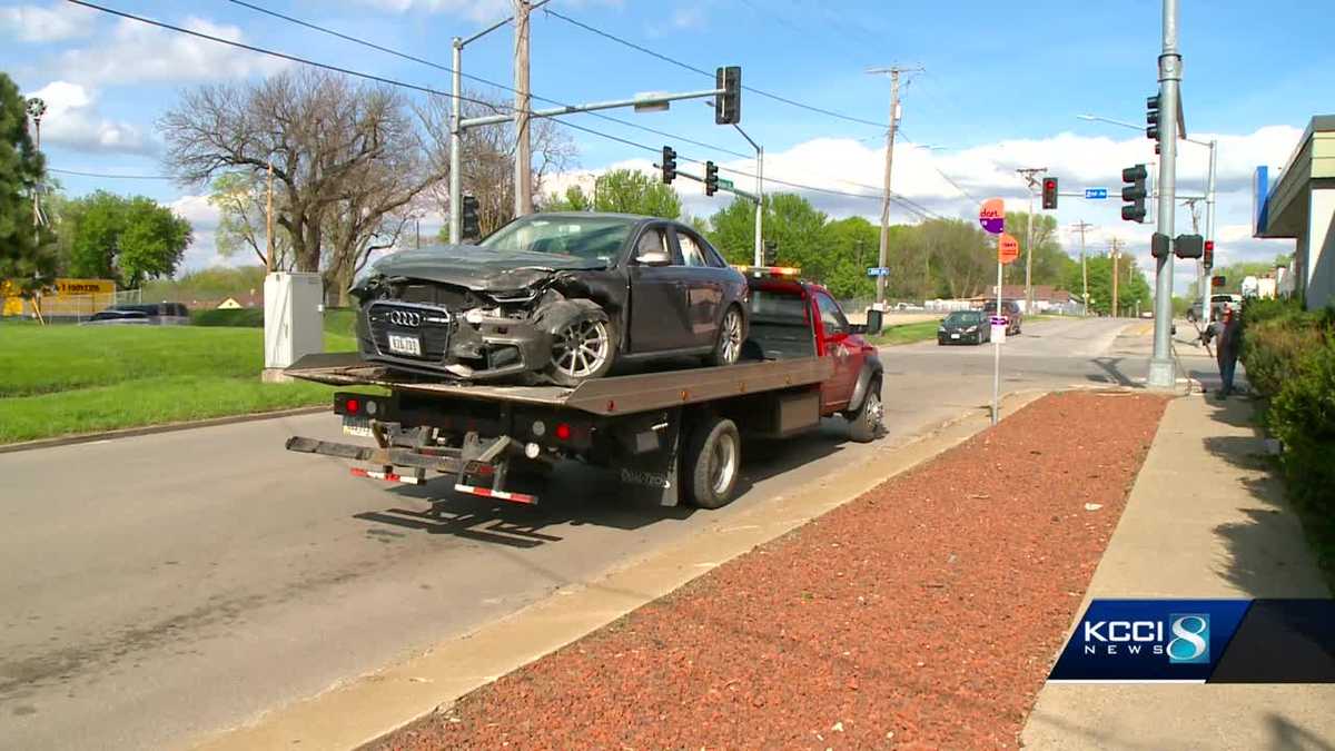 Car accident sends 3 high school students to hospital