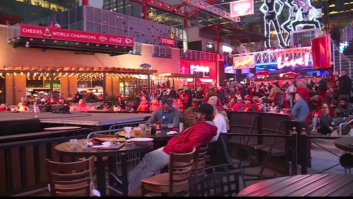 Chiefs watch party at Power & Light draws fans for season opener