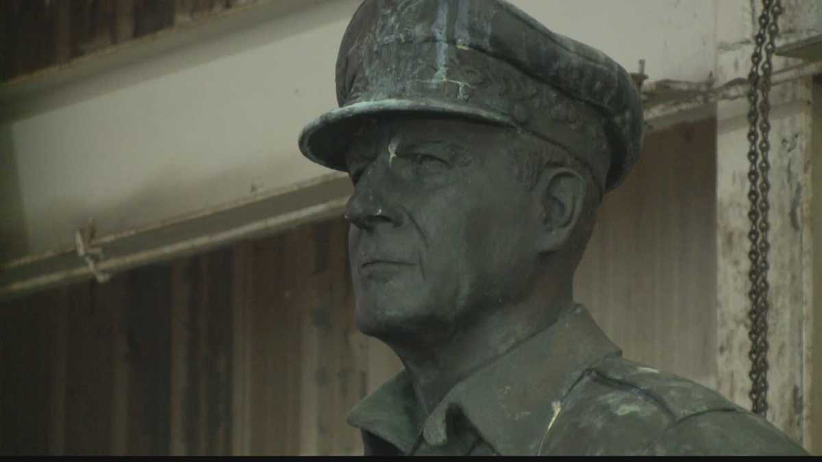 General MaCarthur's statue is moving to the lakefront