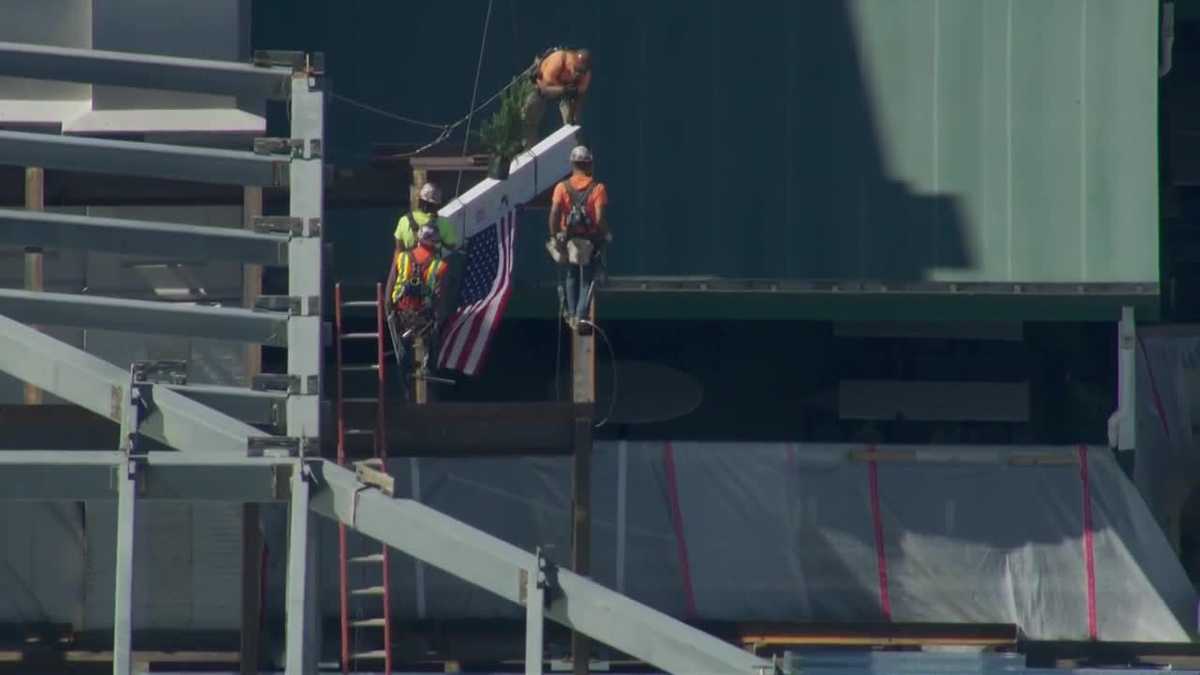Churchill Downs places final steel beam on new Paddock