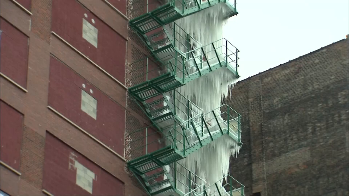 Ice-covered fire escape causes Chicago to close section street