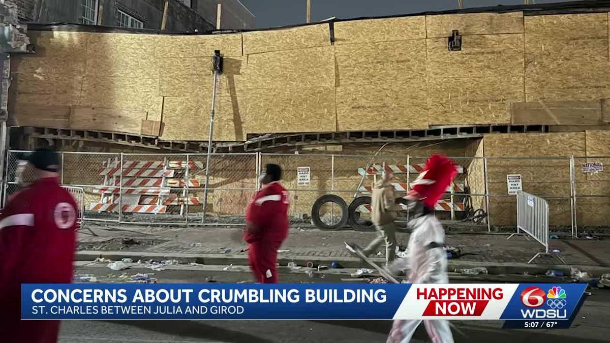 Collapsing building along parade route creates concern for revelers