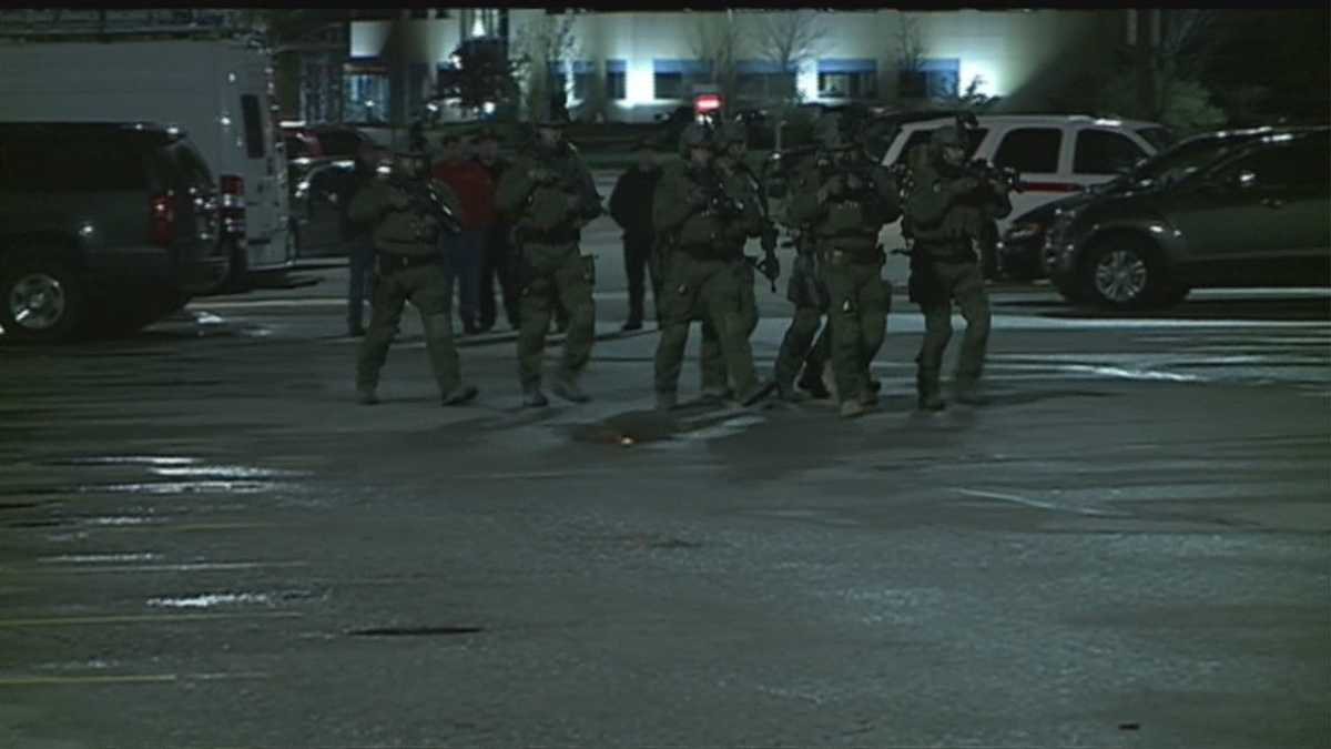 FBI, police conduct training at Omaha mall overnight.