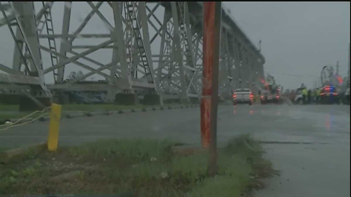 Train cars falls off Huey P. Long during severe weather