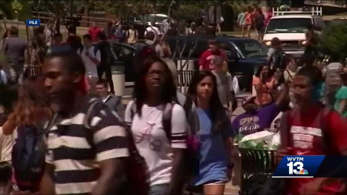 Students return for the first day of classes at UA
