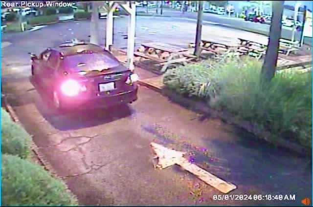 South Carolina: Restaurant window smashed with golf club