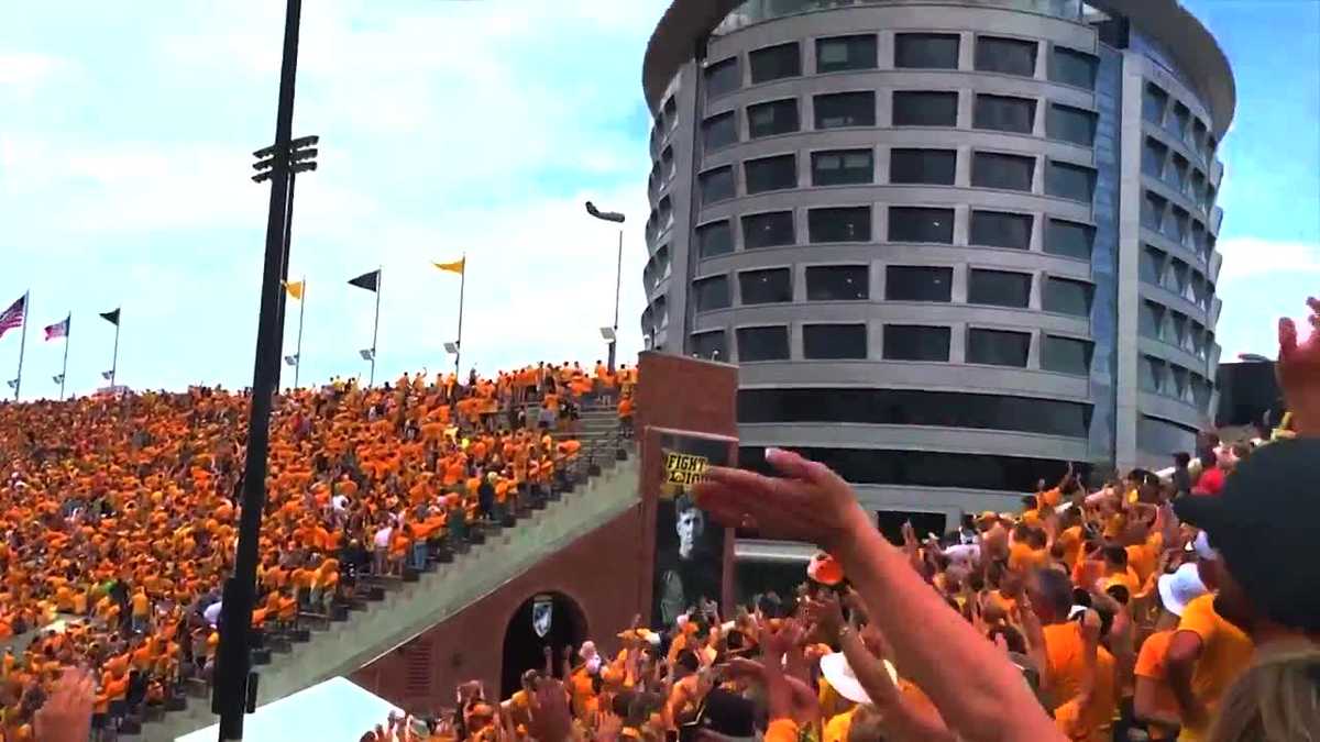 Iowa football: Hawkeye Wave among college football's most beloved ...