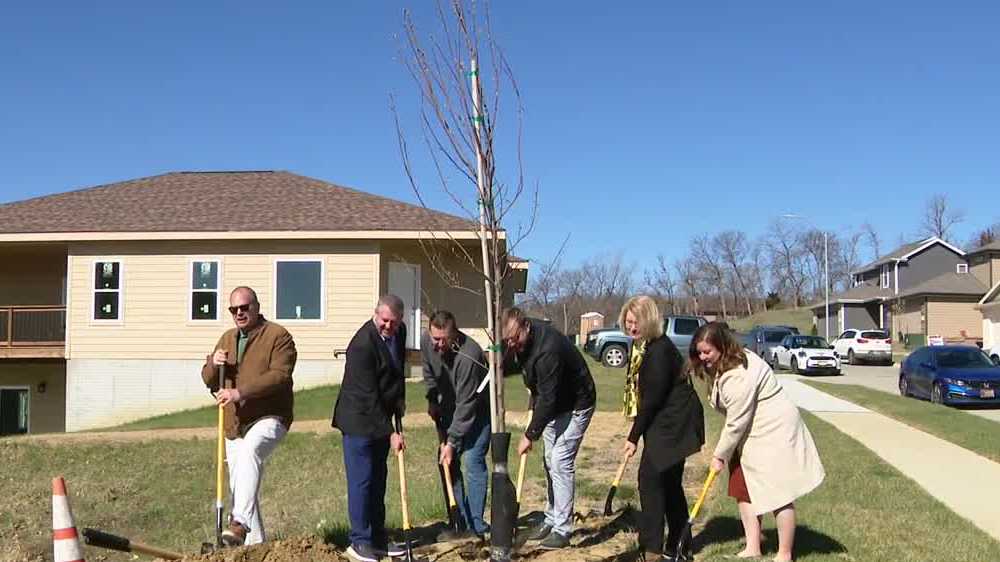 Council Bluffs celebrates new 27 house mixed-income neighborhood