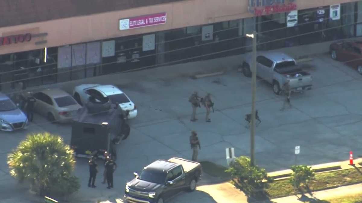 Police raid on Orlando tattoo shop ends in deadly shooting