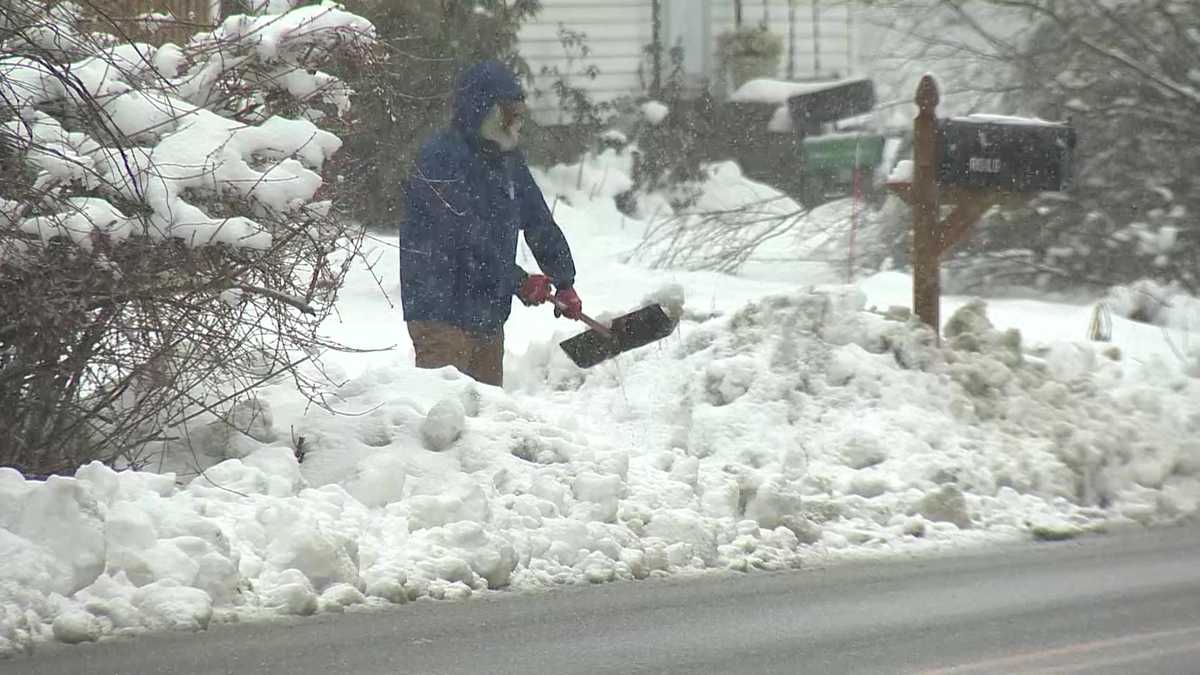 Central Massachusetts deals with heavy wet snow, knocking out power to some
