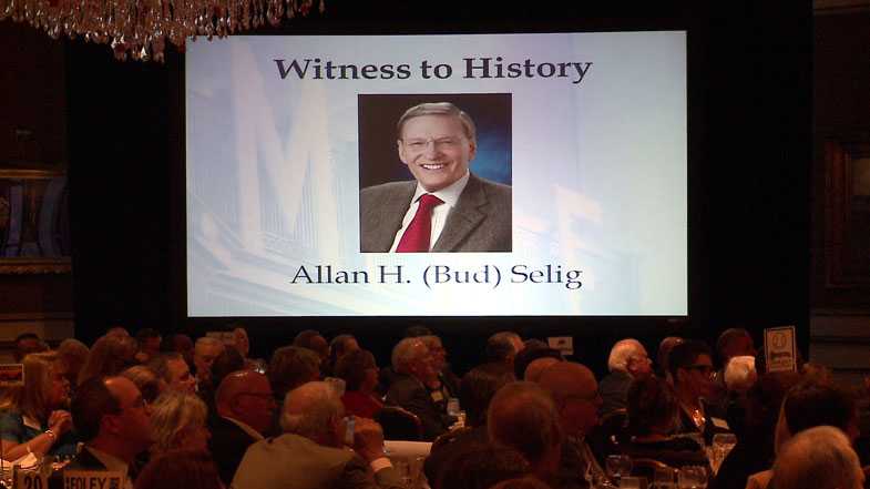 Bud Selig receives Witness to History award