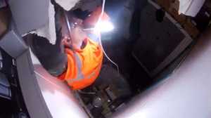 Caught on camera: Burglar breaks into restaurant through roof