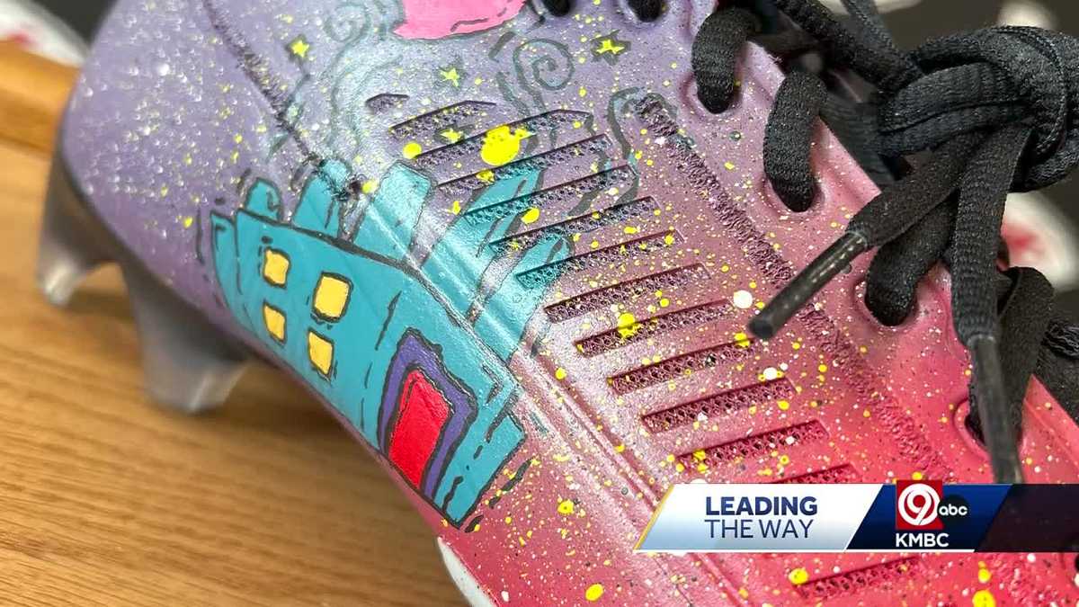 Chiefs' Josh Williams supports Dream Factory with custom cleats