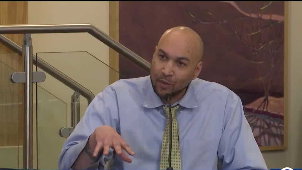 Judge denies mistrial in accused cop-killer case