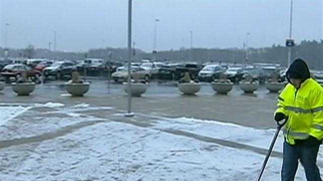 Crews at Gillette clear stadium of snow ahead of game