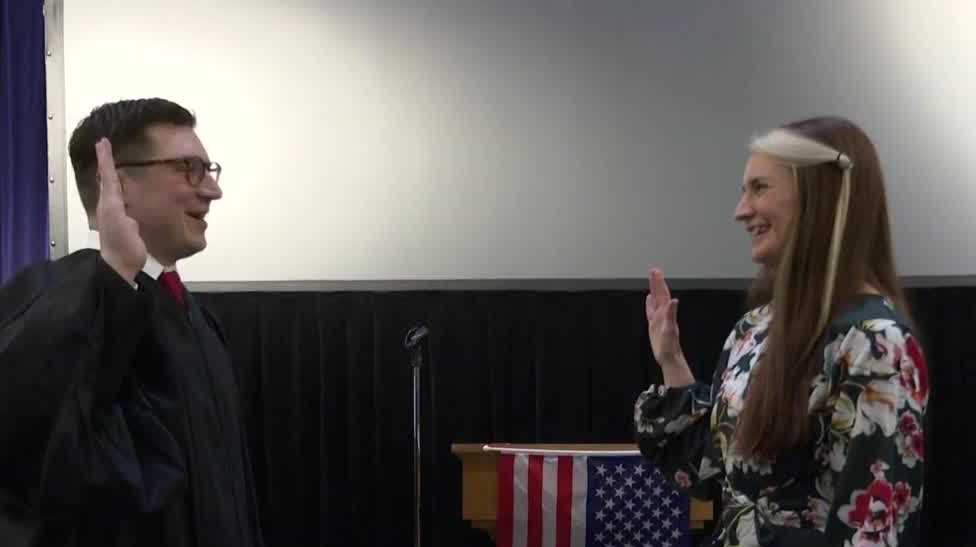 Charlestown Mayor Treva Hodges holds public swearing in ceremony