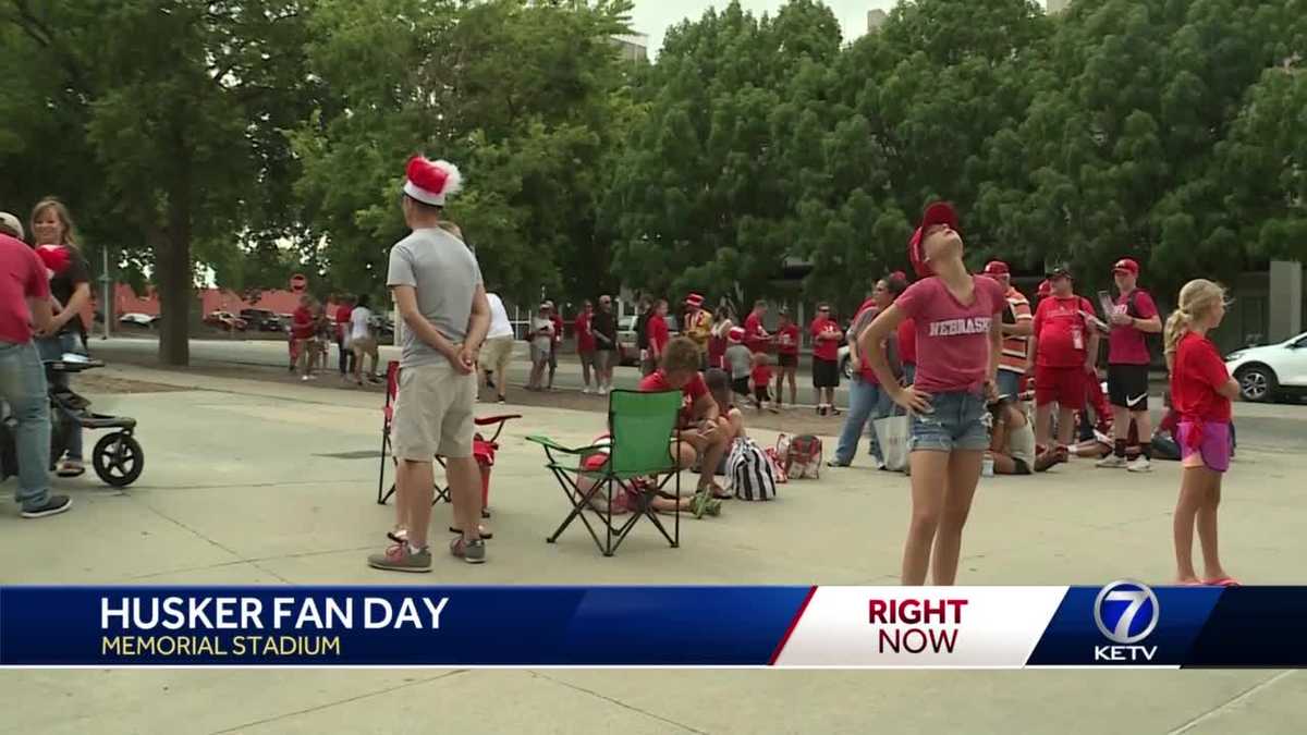 Husker fans flock to Memorial Stadium for Fan Day