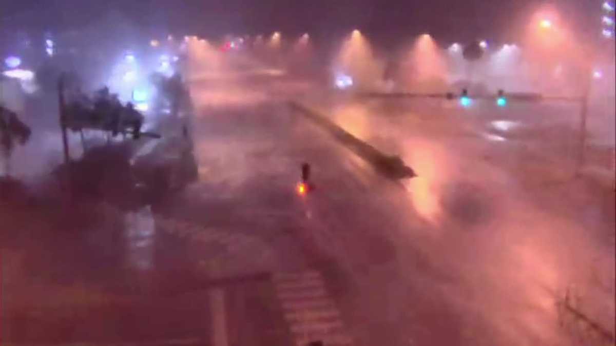 Hurricane Sally slapping Gulf Shores Alabama with torrential rain ...