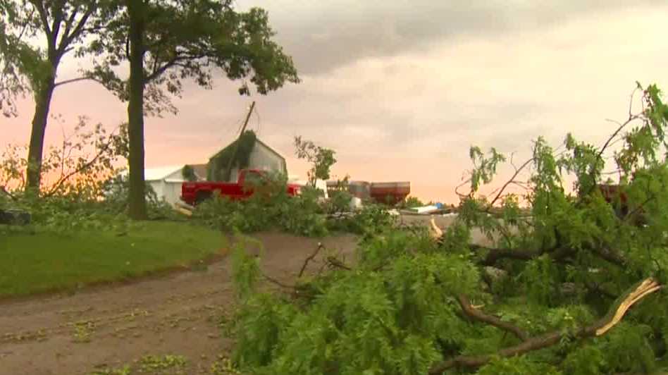 Strong storms, 1 confirmed tornado brings damage to parts of Iowa