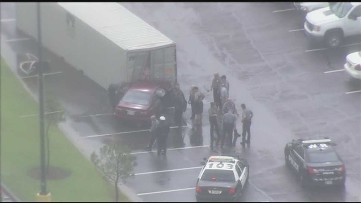 Man leads officers on high-speed chase, shoots at mall shoppers, police say