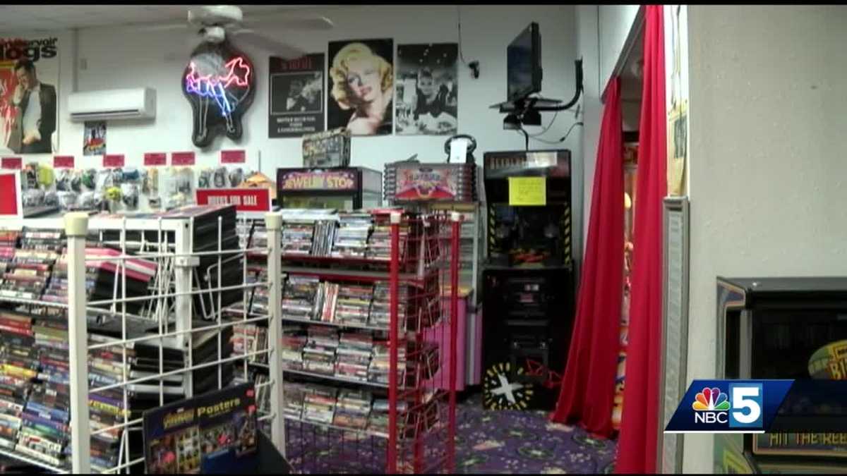 One of the last movie rental stores plans to shut down