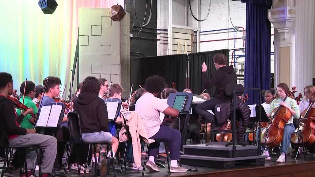 Western Middle School rehearses with Louisville orchestra conductor ...
